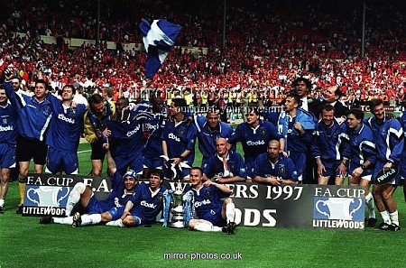 Song: Blue Day - Chelsea Brasil