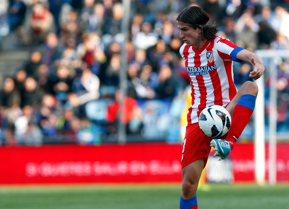 The Guardian: Chelsea quer Filipe Luís para substituir Ashley Cole ...