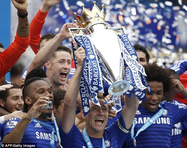 Chelsea recebe premiação recorde por campanha do título da Premier ...