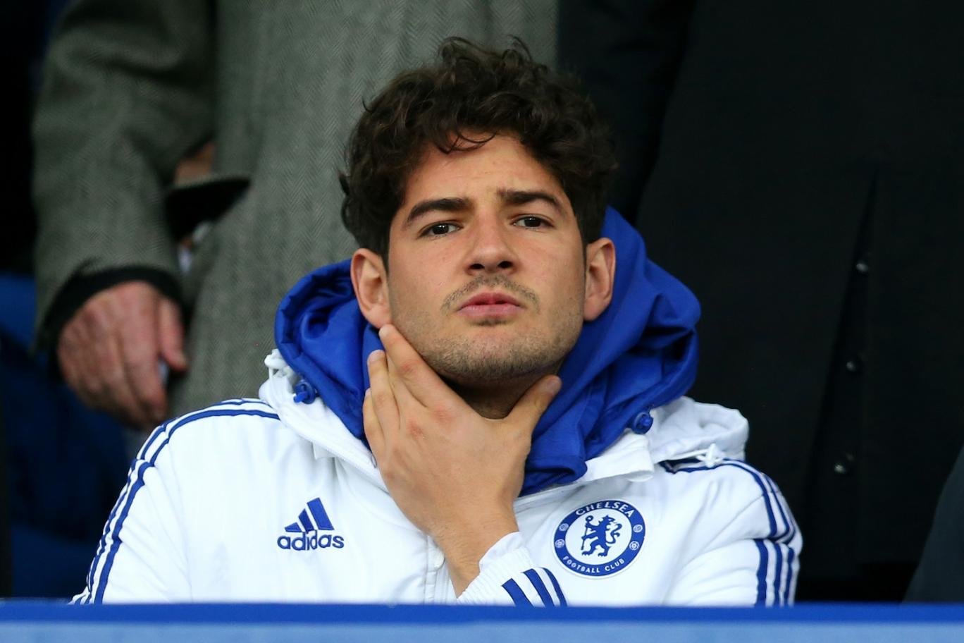 Já? Chelsea considera cancelar empréstimo de Alexandre Pato - Chelsea ...